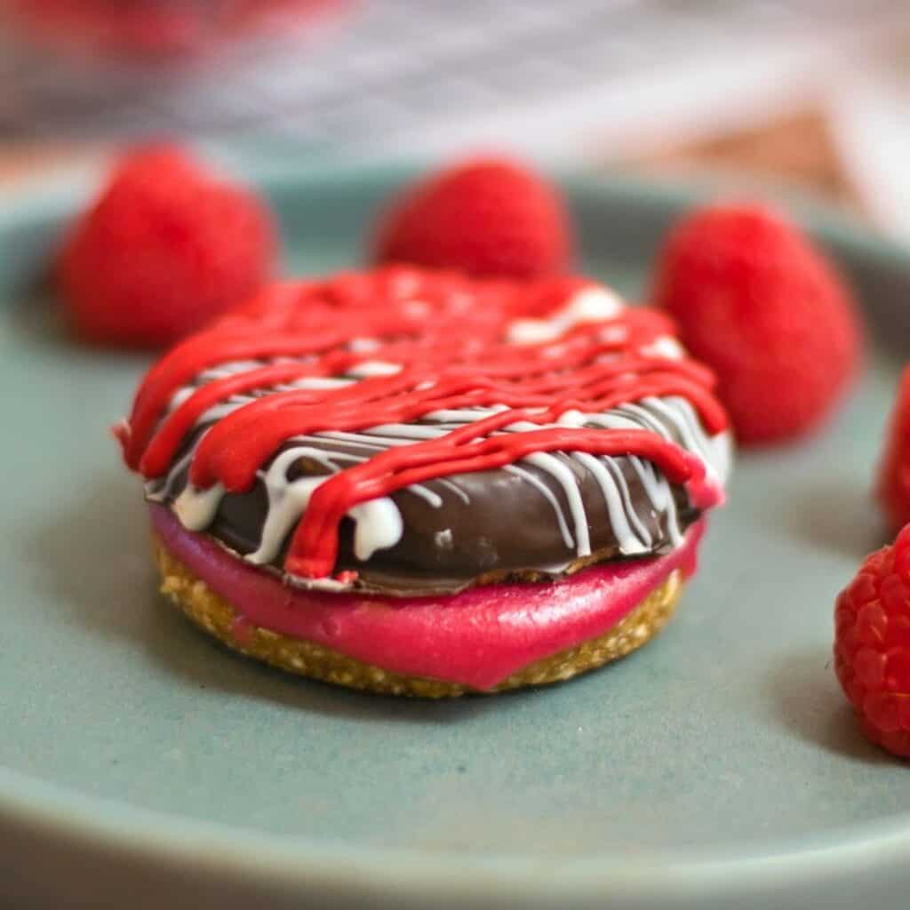 Vegan Raspberry Sandwich Cookies - Food Wine and Love