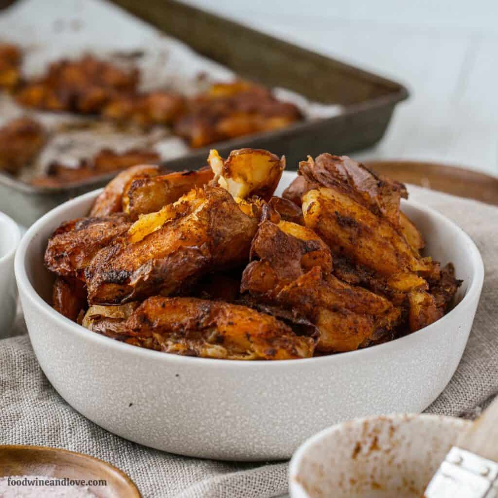 Crispy Smashed BBQ Potatoes (vegan, meddiet) - Food Wine and Love